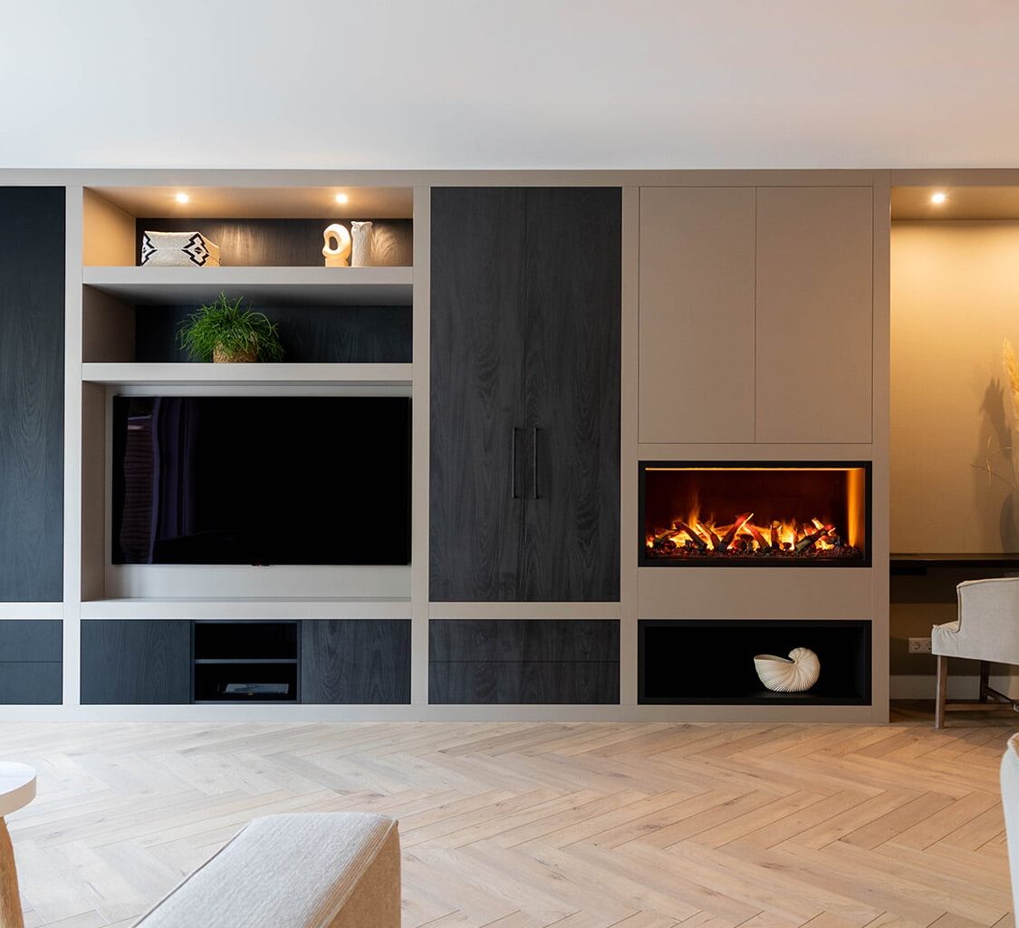 Stijlvolle donkere gangkast op maat | Projecten | DecoLegno