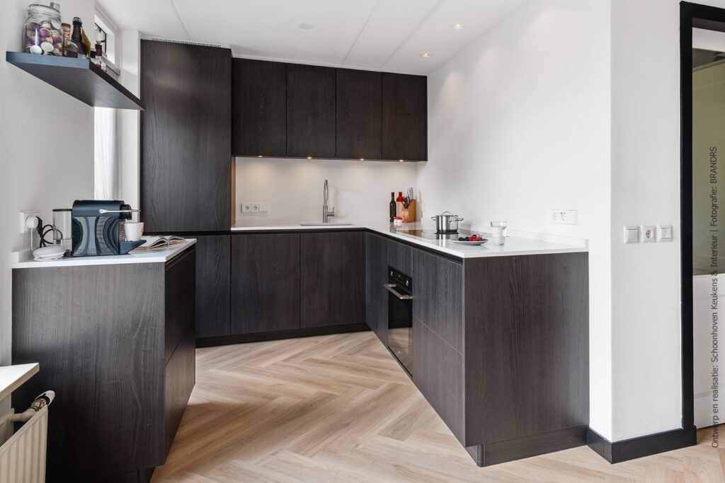 Moderne keuken met de uitstraling van kastanjehout | Projecten | DecoLegno