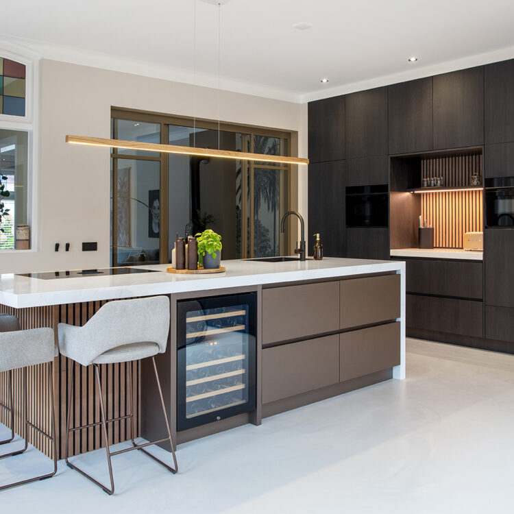 Exclusief barmeubel met de uitstraling van luxe zijde | Projecten | DecoLegno