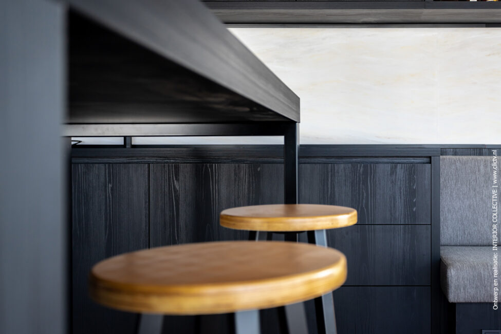 Modern poolhouse met donkere houtlook | Projecten | DecoLegno