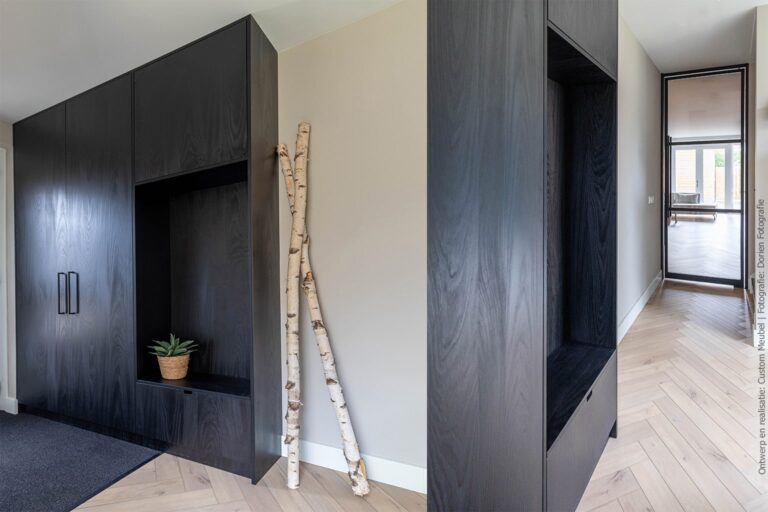 Stijlvolle donkere gangkast op maat | Projecten | DecoLegno