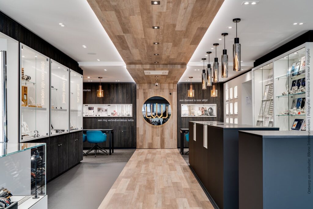 Maatwerk barmeubel met de uitstraling van verbrand hout | Projecten | DecoLegno