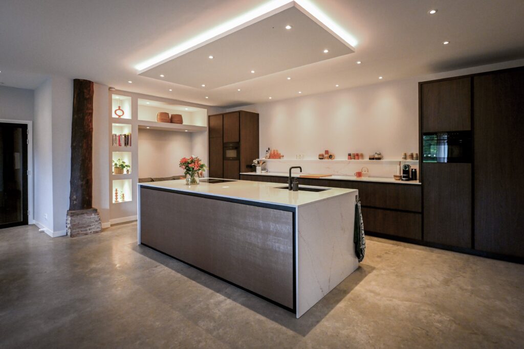 Stoere zwarte keuken met anti-vingerafdruk eigenschappen | Projecten | DecoLegno