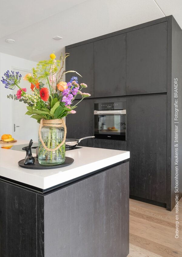 Moderne mat zwarte keuken met anti-vingerafdruk eigenschappen | Projecten | DecoLegno